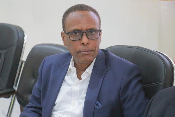 “Ganacsadihii lacag siiya Al-Shabaab waa in la toogto” – Ama… – Axadle ...